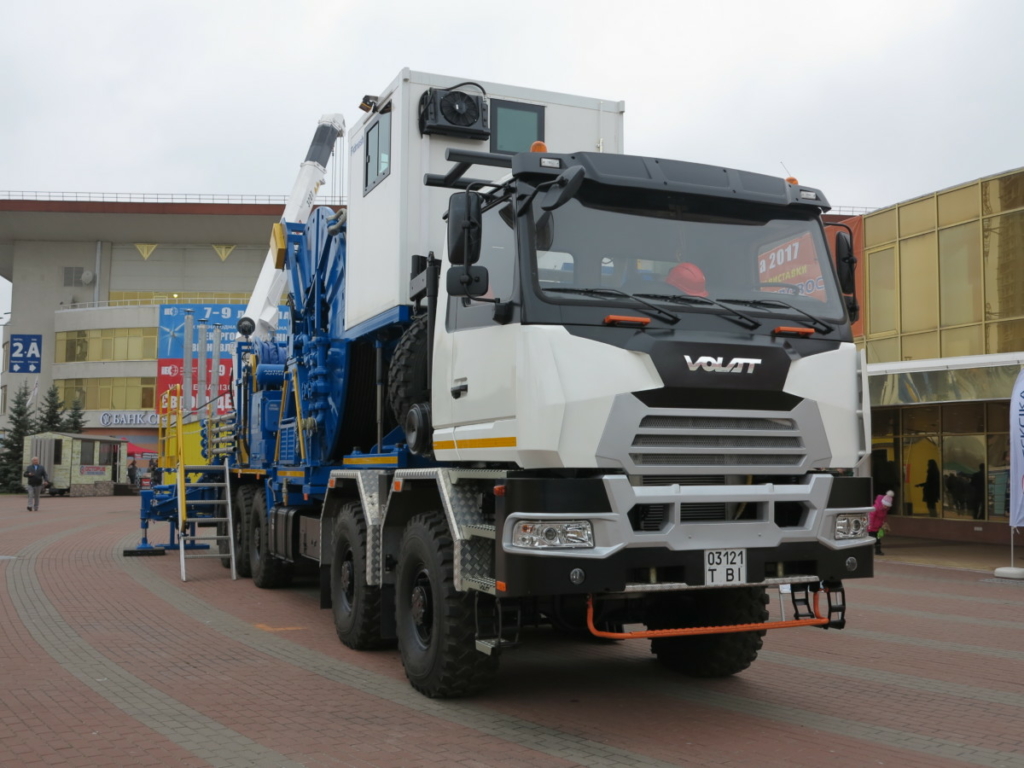 В Киеве показали вездеход Volat (10x10) c новой кабиной (видео ...