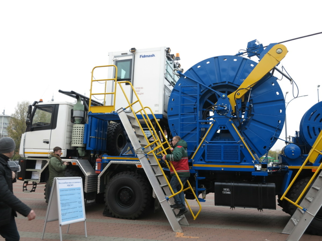 В Киеве показали вездеход Volat (10x10) c новой кабиной (видео ...