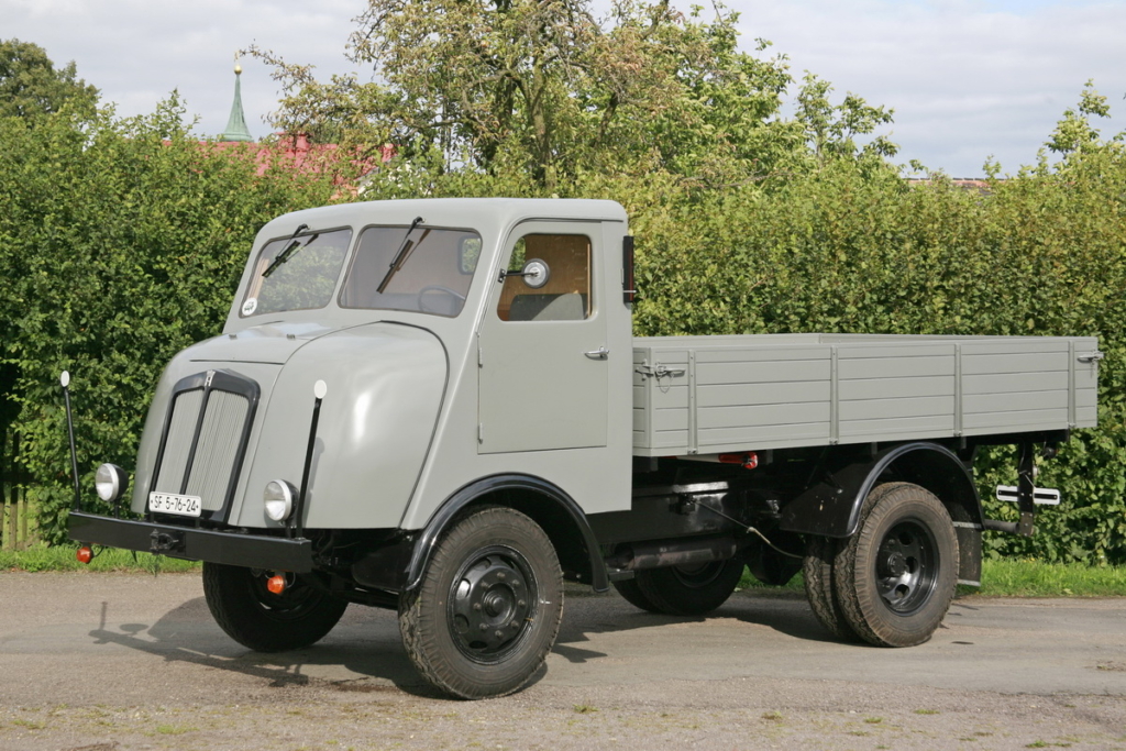 Як виробник представницьких автомобілів перейшов на вантажівки ...