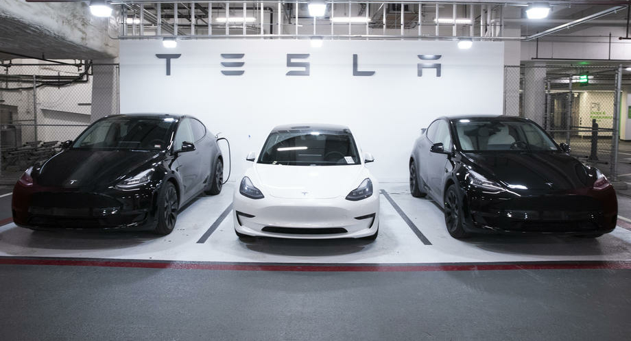 Після зниження цін за електрокарами Tesla вишикувалася черга – останні ...